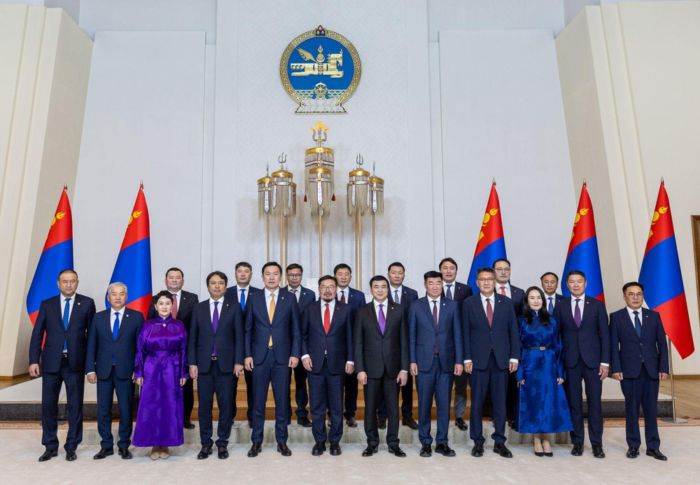 Ерөнхий сайд Г Занданшатар танхимын гишүүдээ УИХ д танилцуулж томиллоо